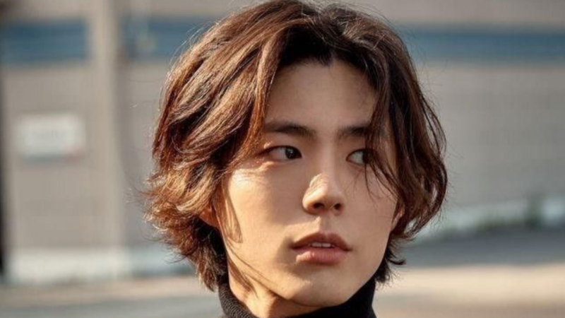 7 Gaya Rambut Gondrong Pria Sesuai Tipe Wajah, Rapi dan Maskulin! - 3Second