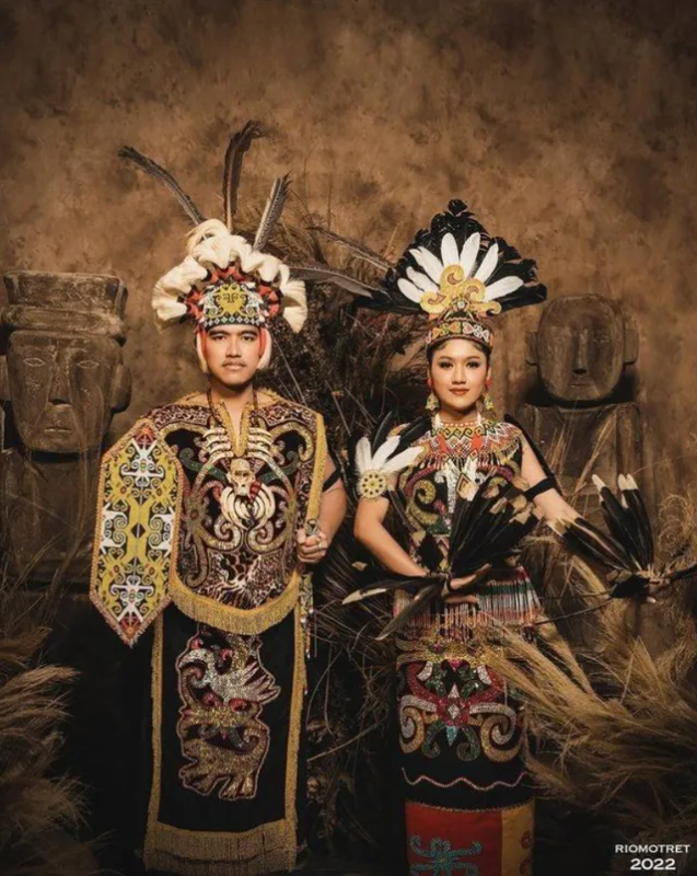 7 Pesona Baju Adat Dayak : Filosofi, Makna dan Detail Keindahannya ...