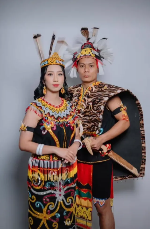 7 Pesona Baju Adat Dayak : Filosofi, Makna dan Detail Keindahannya ...